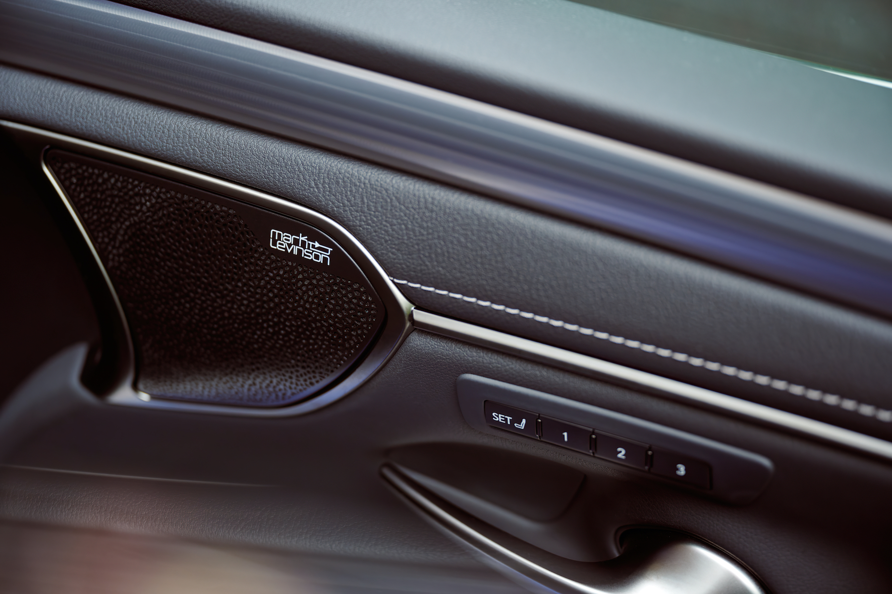 LEXUS sound system・マークレビンソンでプレミアムな車内音響を堪能する ～ Car│moment NEWS