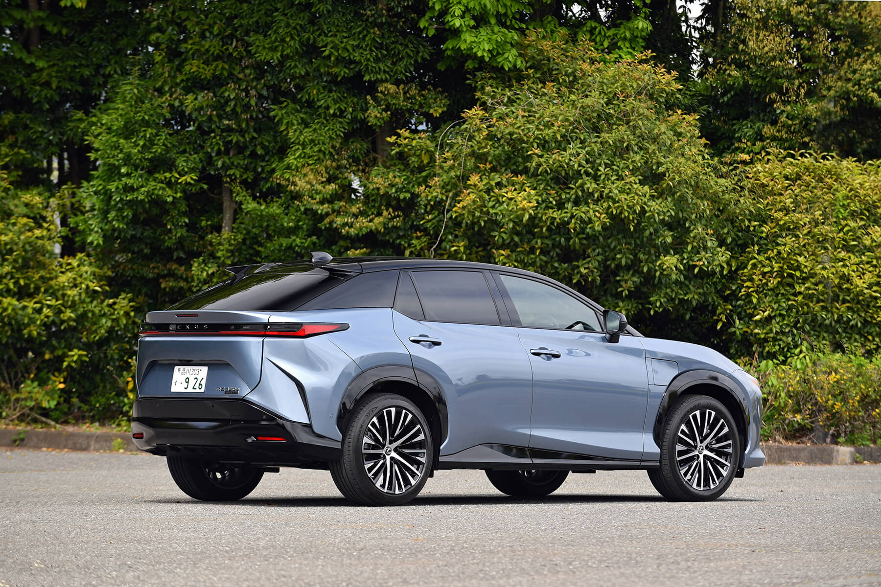 LEXUS RZ450e・LEXUS RZ450eのラグジュアリーさを押し上げたデザインと素材の選択。また公道での試乗で感じた“透明感”の正体とは。 ～ Car│moment NEWS